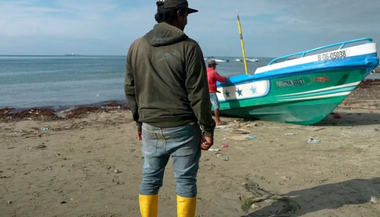 Los pescadores ecuatorianos condenados a trabajar bajo las amenazas de los narcos: “Si reclamas ...